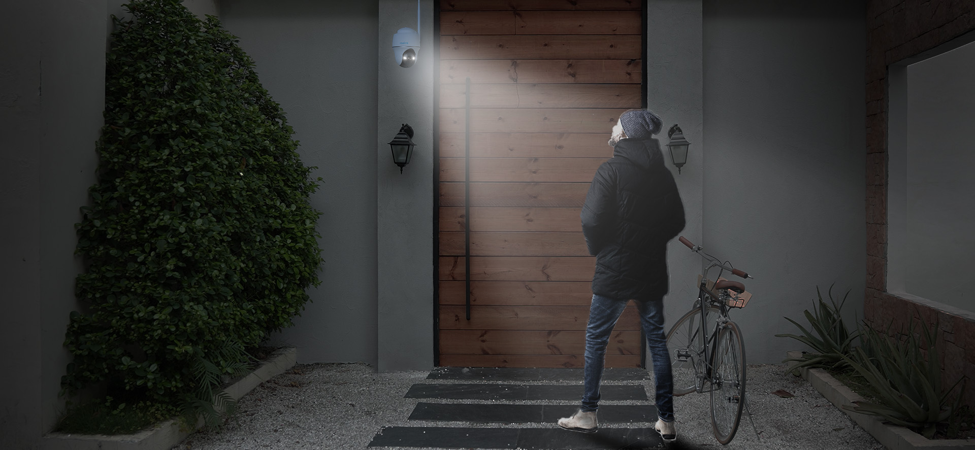 Argus PT Ultra - 4K 8MP Pan & Tilt Battery Camera by Reolink